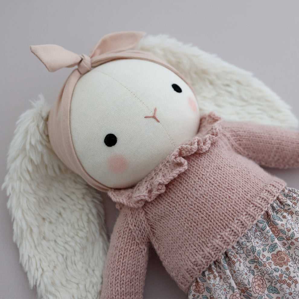 Willow sweater doll knitting pattern – Studio Seren
