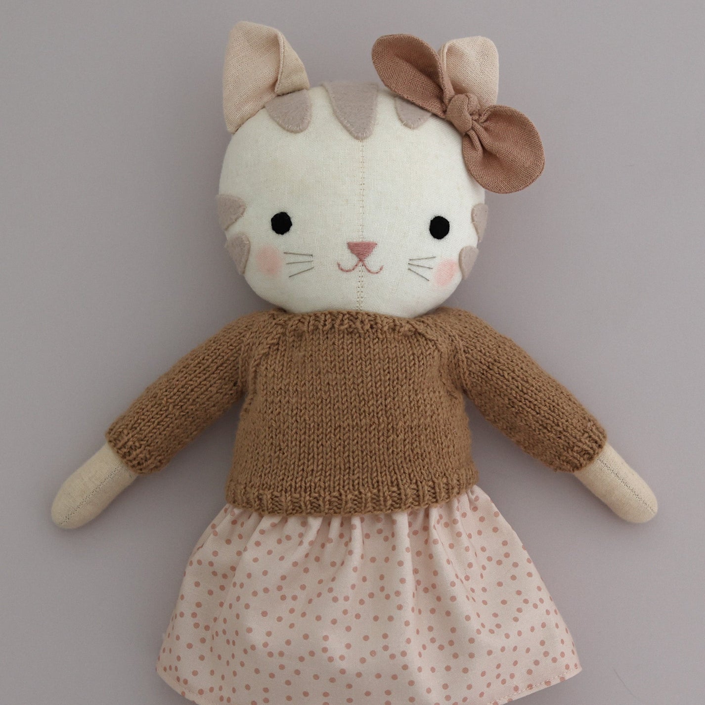Willow sweater doll knitting pattern – Studio Seren